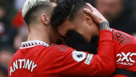 အနီကဒ်နှစ်ကြိမ်ပြခံရပြီးနောက် လေးပွဲကစားခွင့် လွဲချော်ဖွယ်ရှိနေတဲ့ မန်ယူကွင်းလယ် လူကတ်စမဲရိုး