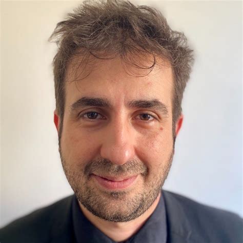 Iktueren Semih Medium