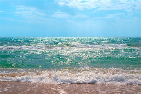 밝은 태양에 의해 비추는 파도와 함께 흑해의 반짝이는 푸른 물 배경 화면 스크린 세이버 0명에 대한 스톡 사진 및 기타 이미지 0명 경관 날씨 Istock