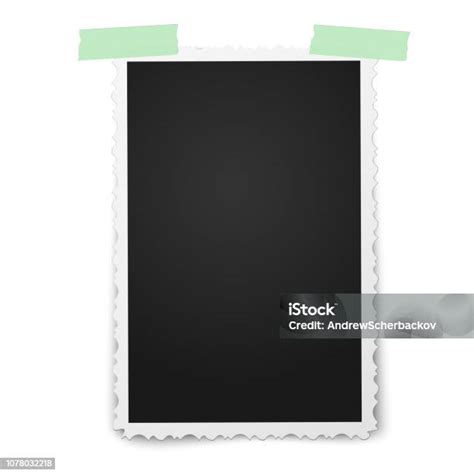 녹색 스티커 접착 테이프의 두 조각에 레트로 알 았된 가장자리와 현실적인 벡터 사진 프레임은 흰색 바탕에 세로로 배치 템플릿 사진 디자인입니다 0명에 대한 스톡 벡터 아트