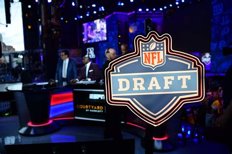 Espn And Abcs Historic Innovative Nfl Draft Coverage Round 1 Recap