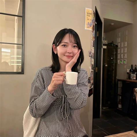 竹崎由佳さんのインスタグラム写真 竹崎由佳Instagram 気分で黒髪にしました 可愛い後輩ちゃんとのご飯で上機嫌です