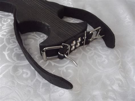 Mature Bdsm Restraint Fastening The Neck And Wrists Leather Sex Toys