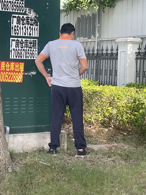 街拍激凸 On Twitter 睡醒了就去尿尿了，估计是硬着的。 Ptcgqyrvjc Twitter