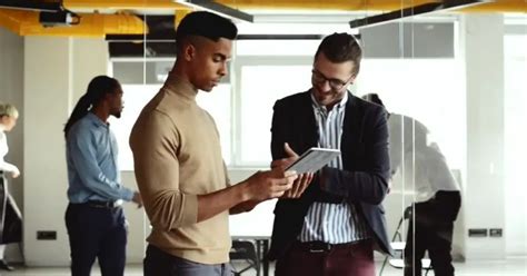 How To Become A Successful Associate Manager In 2022