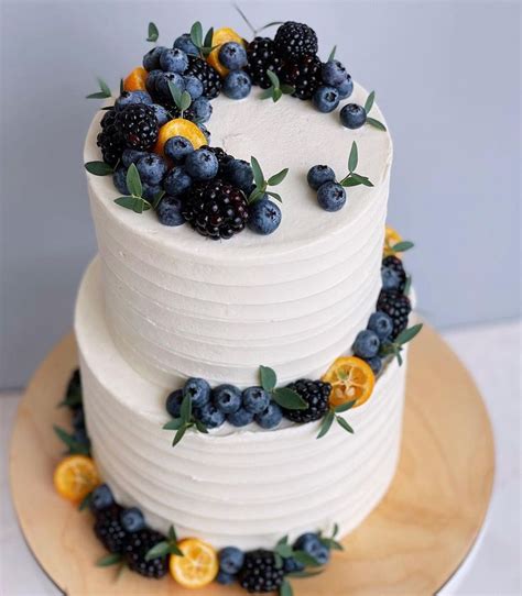 Свадебные торты 🤍 МО Москва On Instagram “Свадебный 4 кг на 20 человек🫐🌿 ⠀ 📩 Заказ в Whats