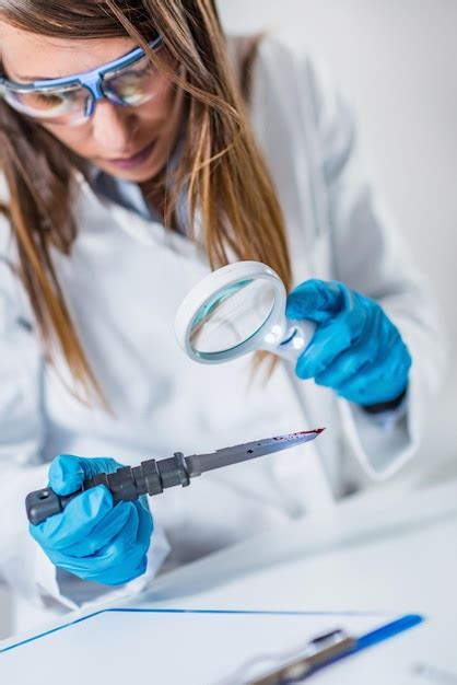 Premium Photo Forensic Scientist Examining Murder Weapon