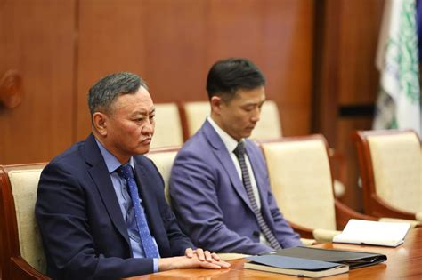 Монгол Улсын Ерөнхийлөгч У Хүрэлсүх Засгийн газар хууль хүчний байгууллагын удирдлагуудыг