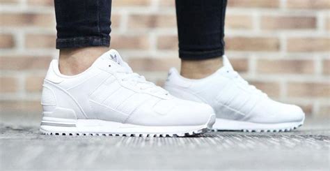 아디다스zx 화이트 운동화 가을신발추천 할인 특가 세일 플레이어 Player 데일리룩 패션 코디 스타일 오오티디 데일리슈즈 오늘뭐신지 오늘의