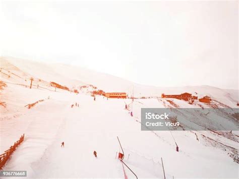Bakuriani에 코 카 서 스 산맥 조지아 스키 리조트입니다 마운틴 뷰 0명에 대한 스톡 사진 및 기타 이미지 0명 겨울 눈 냉동상태의 물 Istock