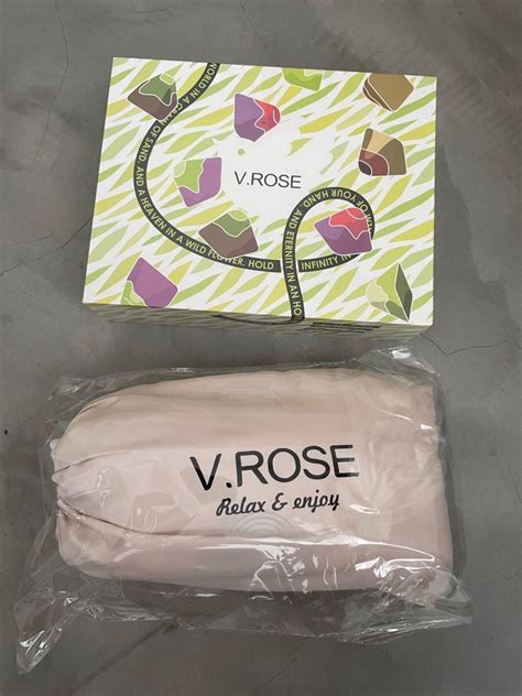 V Rose Feet