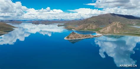 맑은 하늘 아래 中 시짱 르퉈쓰 Xinhua