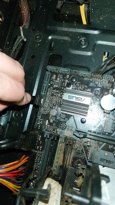 Gpu Wont Fit In My Motherboard Cus Og This Wire What Do I Do R Pcmasterrace