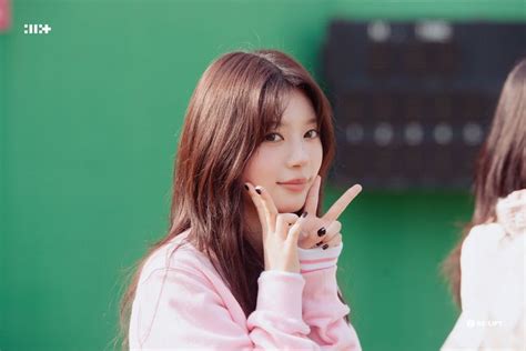 Illit ‘tick Tack Behind Moka Kpop Girls Korean Girl Groups
