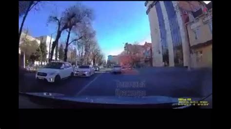 Первоапрельские выкрутасы от девушки на лансере Уверенности у неё хоть отбавляй на тормоза