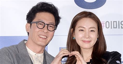 [t포토] 김주혁 최지우 하트 포즈가 쑥스러워 좋아해줘