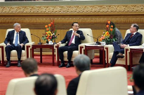 李克强对外国专家说：你们的建言直通部长办公桌