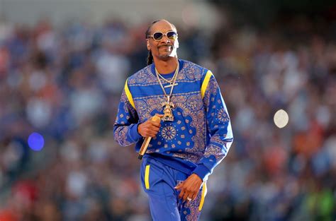 Snoop Dogg Pays Tribute To Late Mom During Super Bowl 2022 Halftime