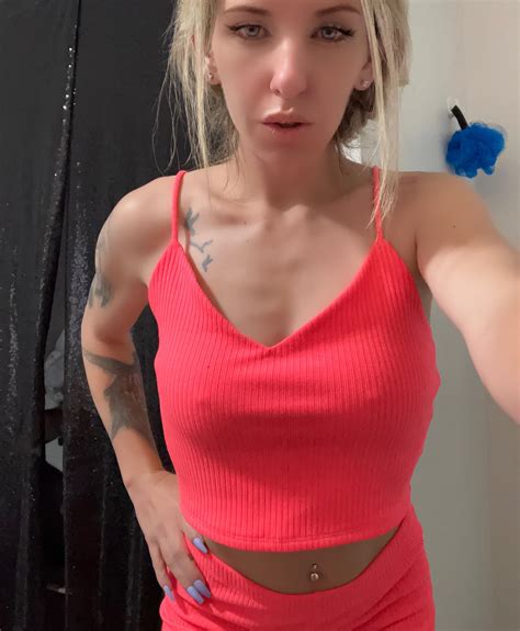 Crop Top Sundays Scrolller