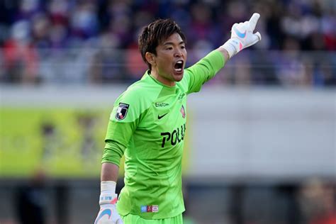 西川周作、「1日警察署長」での特別制服着用に反響 「似合ってる」「いいスマイルすぎ」 フットボールゾーン