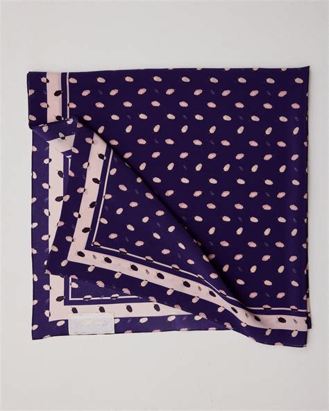 Принтованный фиолетовый платок из шелкового крепдешина с тутиками ...