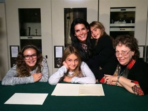 Angie Harmon Celebrity Siblings Angie Harmon Angie