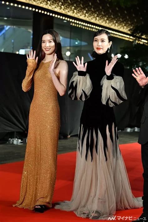 永野芽郁美スタイル際立つタイトなドレスで魅了 東京国際映画祭に登場2022 フォーマルドレス スタイル ドレス