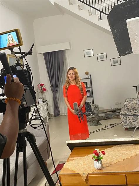 Pesinetron Intan Permata Nikmati Liburan Ke Bali Sendirian Tanpa Pacar Jauh Lebih Tenang Dan