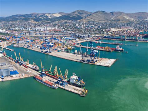 У РФ заявили про атаки дронів на Новоросійськ і ще кілька портів Читайте на Ukr Net