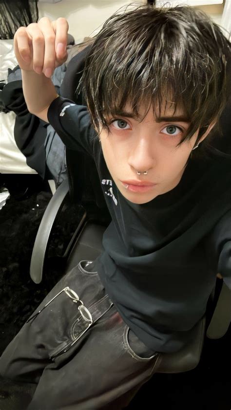 Emo Haircuts Messy Hairstyles Haircuts For Men Straight Hairstyles