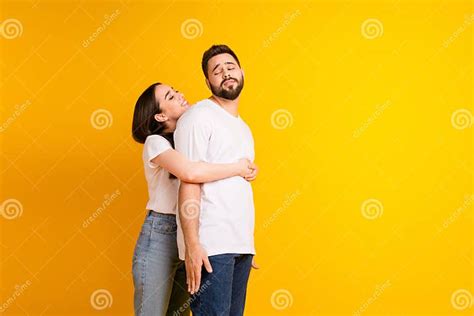 Photo Portrait Of Pretty Young Male Female Cuddle Behind Obsessed Try