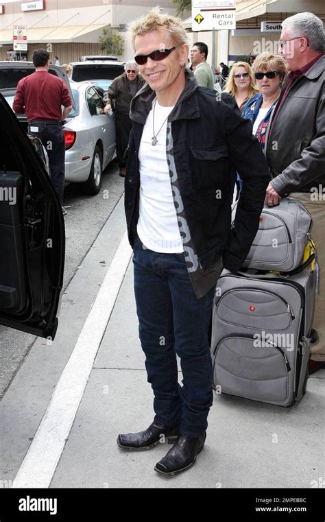 Exclusive Rocker Billy Idol Arrives At Burbank S Bob Hope Airport To Catch A Flight Los