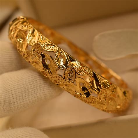 Elegant Design Openable Gold Platted Bangle For Girlswomen