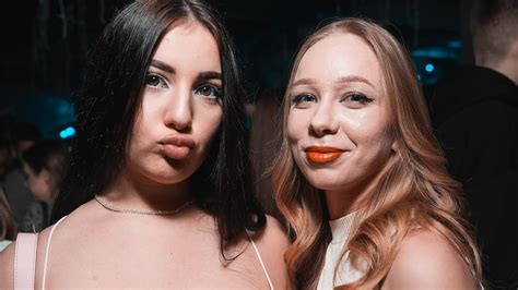 НОЧНАЯ ЖИЗНЬ МОСКВЫ КАК ОТДЫХАЕТ ЭЛИТНАЯ ЗОЛОТАЯ МОЛОДЁЖЬ МОСКВЫ НОЧНОЙ КЛУБ И БАР ИЗИ