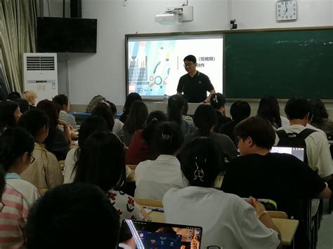 浙江少儿频道记者做客浙外传媒大讲堂 中国语言文化学院
