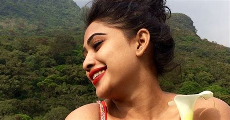 Sri Lankan Sexy Girls Actress And Modles Pumi Hansamali New Hot Collection