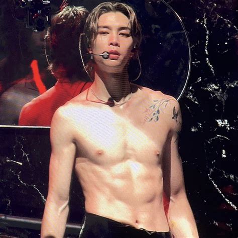 D On Twitter How Do People Survive After Seeing Johnny Doing His Sexy Performance Live