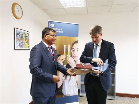 កិច្ច ប្រជុំ ពិភាក្សា ស្ដីពី គម្រោង សហប្រតិបត្តិការ ផ្លាស់ ប្ដូរ និស្សិត សាស្ត្រាចារ្យ និង ការ