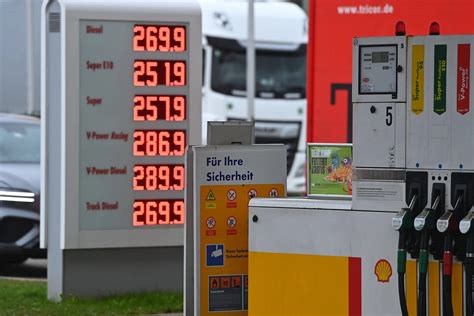 Spritpreise Auf Rekordhoch Adac Warnt Vor Beliebtem Trick