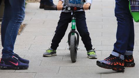 Регламентираха реда за ползване на отпуск за отглеждане на дете до 8 години от бащите Front Bg