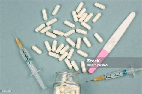 남성 또는 여성 불 임에 대 한 치료입니다 긍정적인 임신 테스트 0명에 대한 스톡 사진 및 기타 이미지 0명 건강 검진 결과 건강 진단 Istock