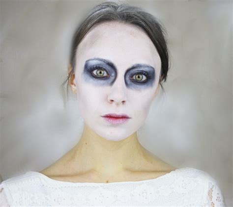 Girl Zombie Makeup Tutorial