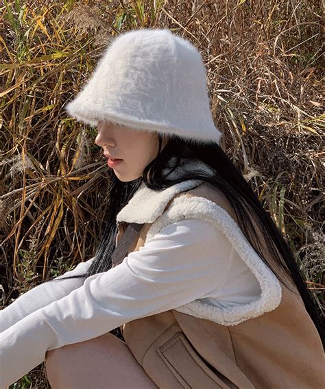 ☃️당일출고겨울준비☃️ 꾸안꾸 연예인 소두핏 데일리 겨울모자 휘뚜루마뚜루 연말 코디룩 앙고라 버킷햇 에이블리