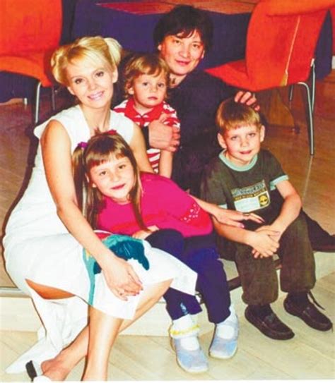 Ни жены ни детей Как живёт и чем занимается бывший муж абьюзер певицы Валерии продюсер Шульгин