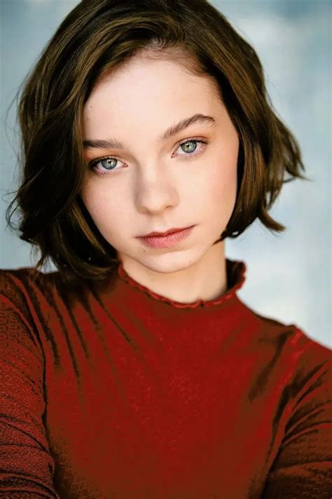 Emma Myers Portrait Scrolller