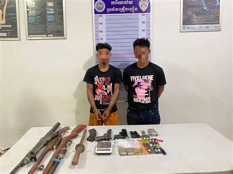 នគរបាលបញ្ជូនខ្លួនជនសង្ស័យ២នាក់និងកាំភ្លើងកែឆ្នៃ៤ដើមរួមទាំងថ្នាំញៀន៤៦គ្រាប់ ទៅតុលាការ នគរដ្រេហ្គន