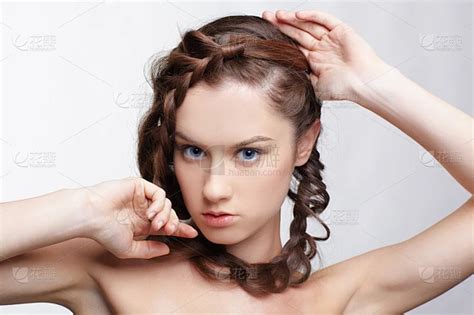 有创意发型的女孩素材 花瓣网