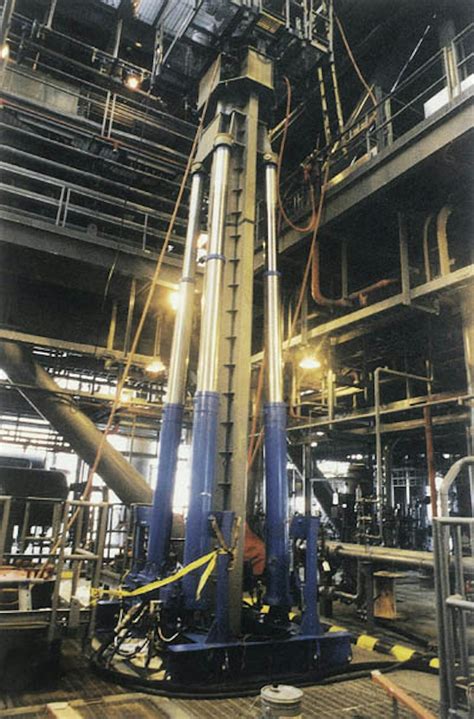 Spars Novel Riser Support System Solves Workover Motion Problems Offshore