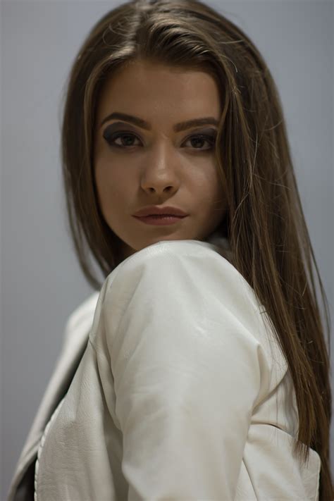 무료 사진 여자 초상화 소녀 패션 사람 매력 사람