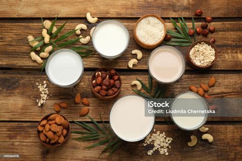 나무 테이블에 다른 채식주의 자 우유와 재료 편평한 누워 0명에 대한 스톡 사진 및 기타 이미지 0명 건강한 생활방식 건강한 식생활 Istock